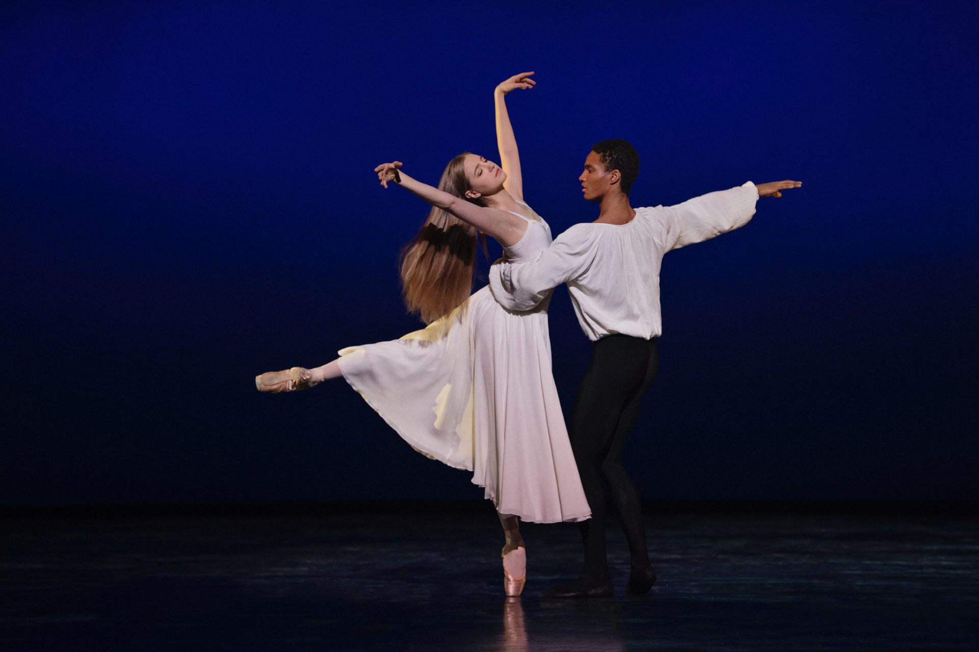 Alexander Meinertz - Balletanmeldelser, essays, nyheder og interviews